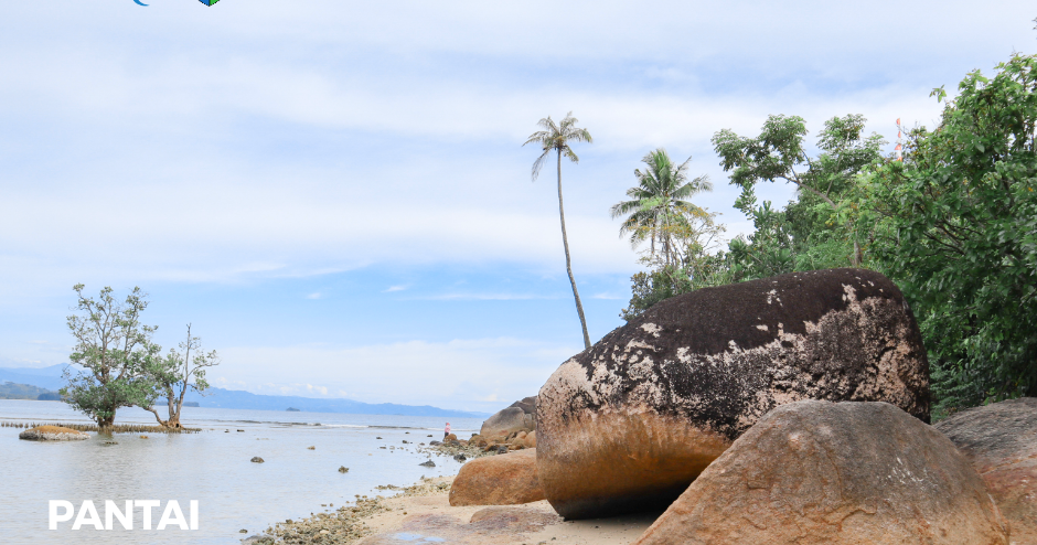 Jelajah Nagari Awak: Batu Kalang, Pantai Bebatuan Indah di Tepi Teluk ...