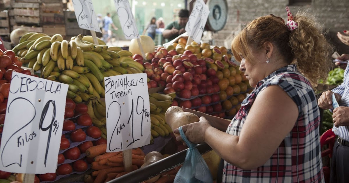 La canasta básica de alimentos en Argentina sube 13% desde enero