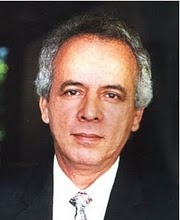 Bajo el Almendro... Junto al Volcán : Biografía de Julio Escoto