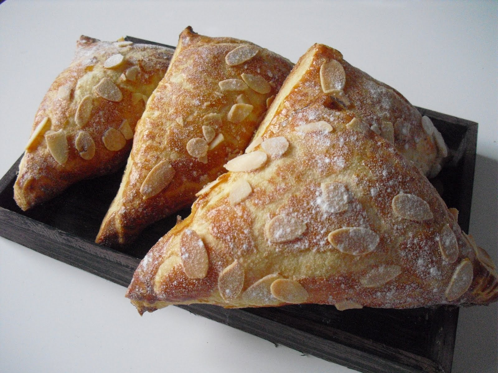 Juste par gourmandise...: Triangles aux amandes