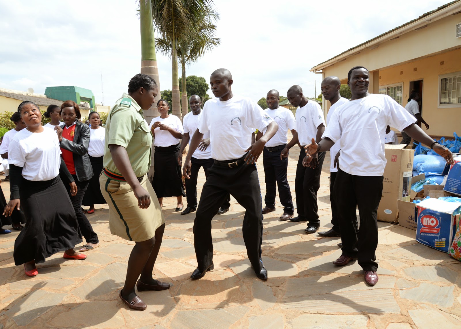 Zambia Inquirer: RARE MOMENT: A prisoner and prison warder take to the ...