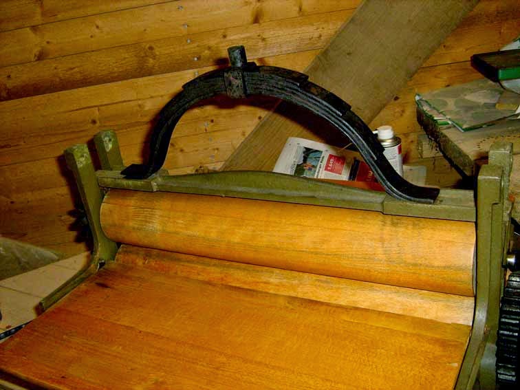 Kerstin's extras: The innards of one table-top mangle