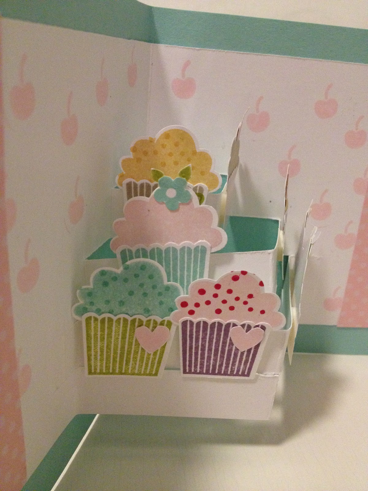 My Cards and Crafts: Pop Up Cupcakes