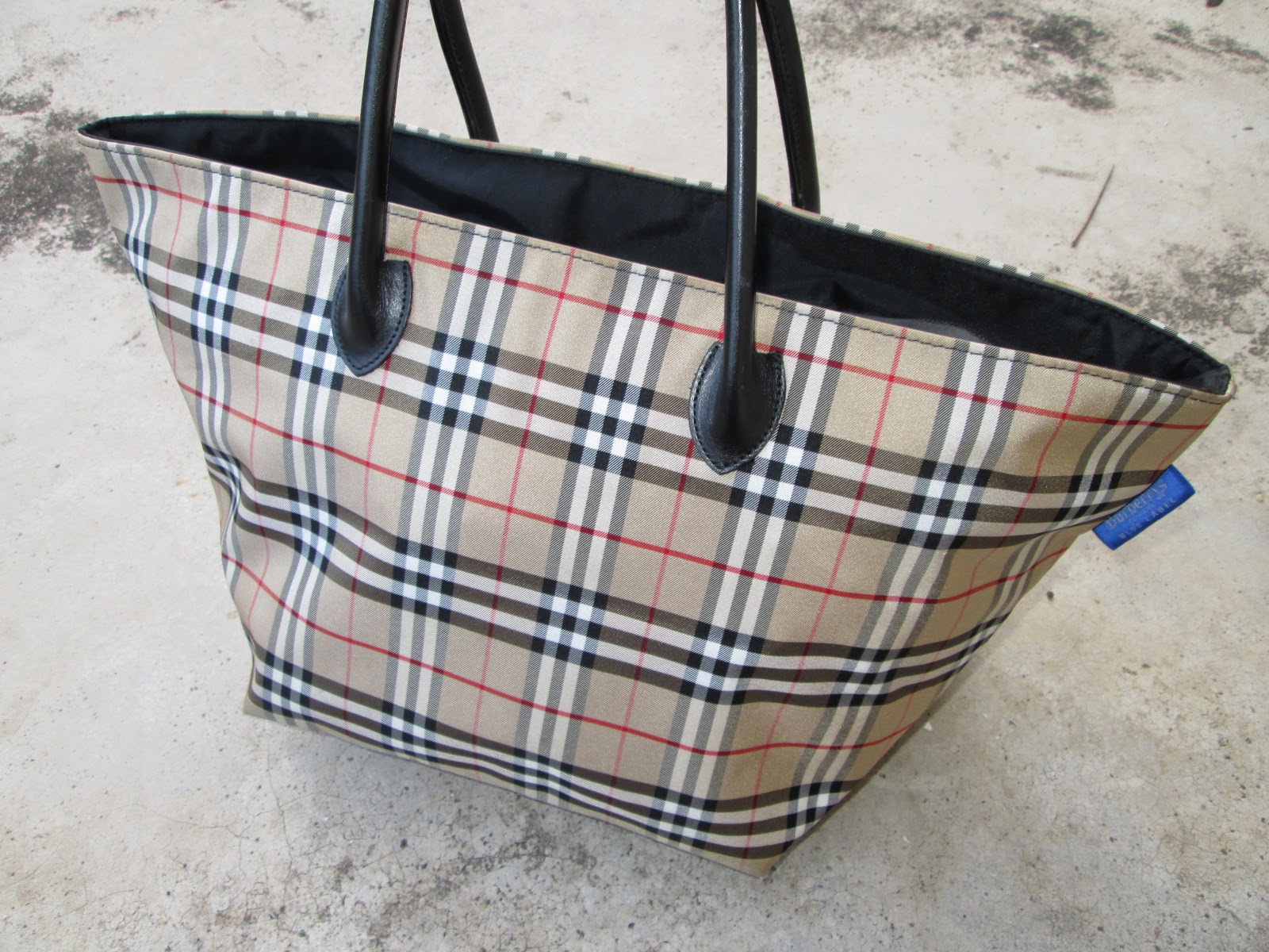 d0rayakEEbaG: Authentic Burberry BLUE LABEL Nova Check Handbag(SOLD)