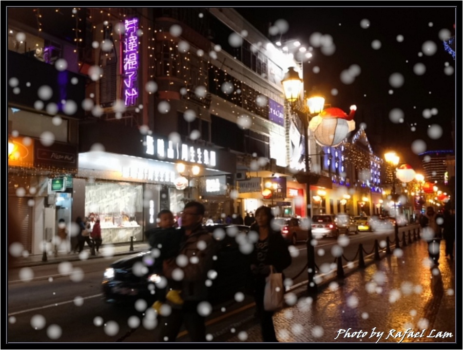 Rafael Lam's Travel & Photography World: Snow in Macau... Merry X'mas