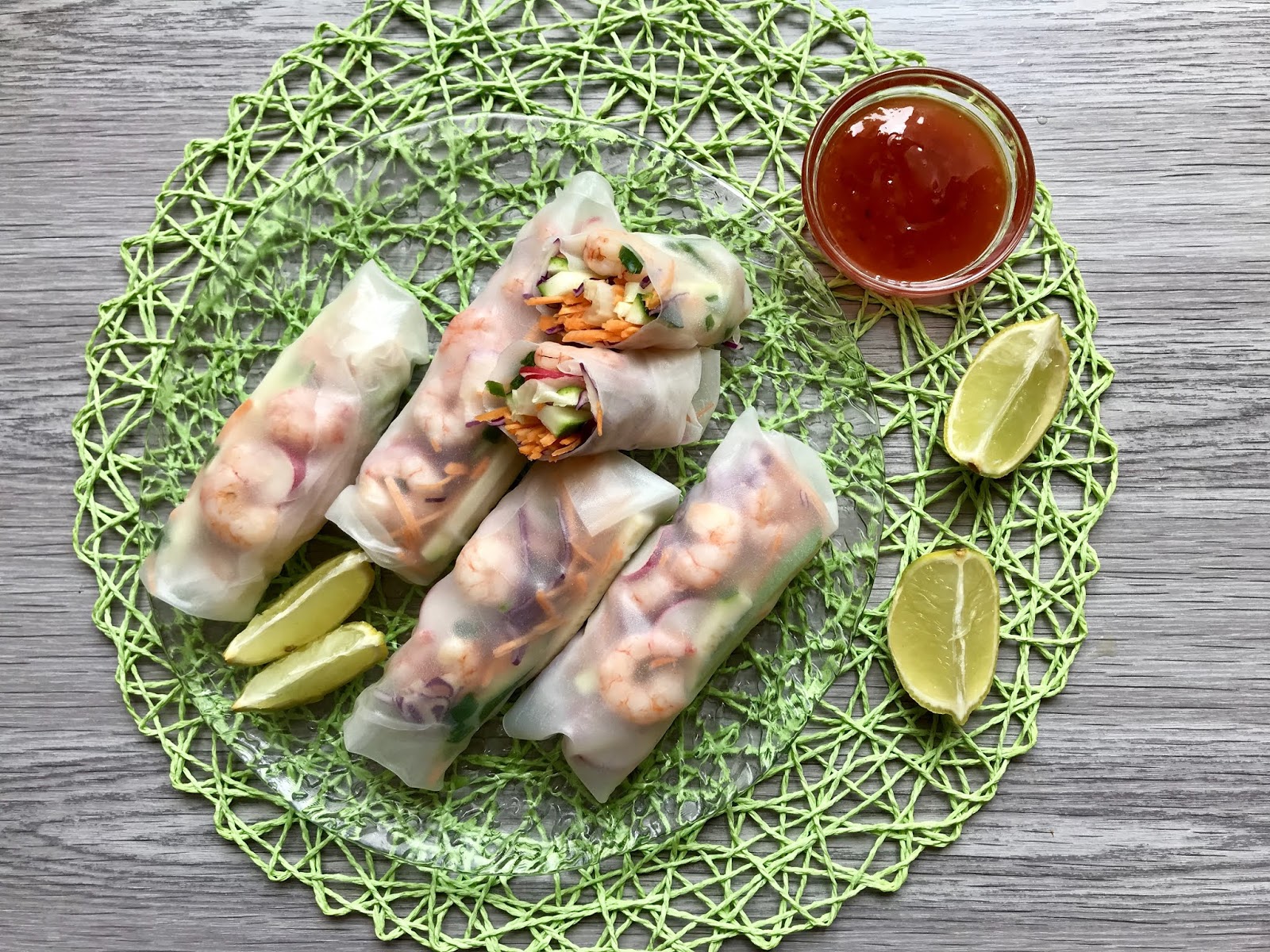 Rollitos de verano vietnamitas con verduras y gambas (con vídeoreceta)