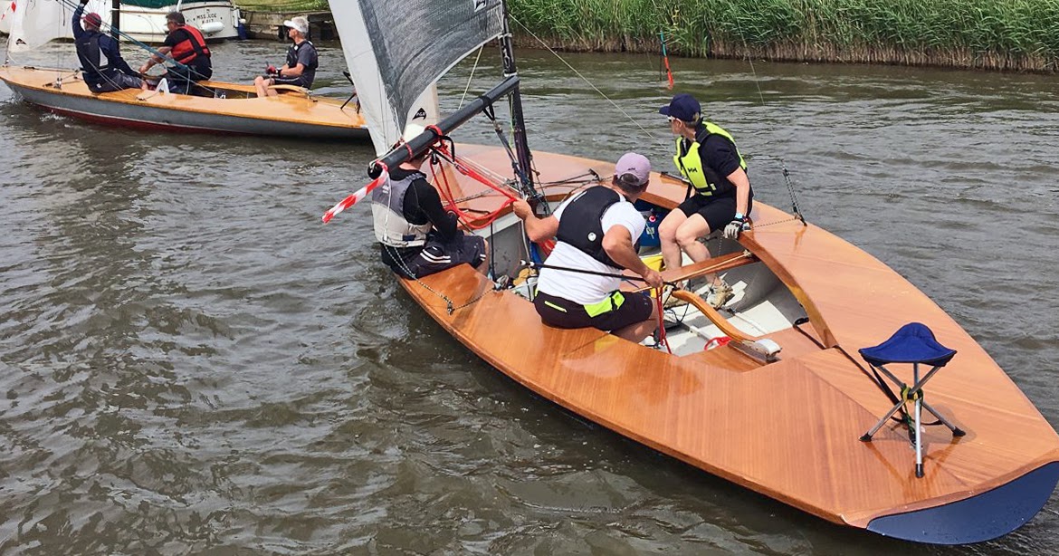 Earwigoagin: Thames Raters in the English "Three Rivers Race"