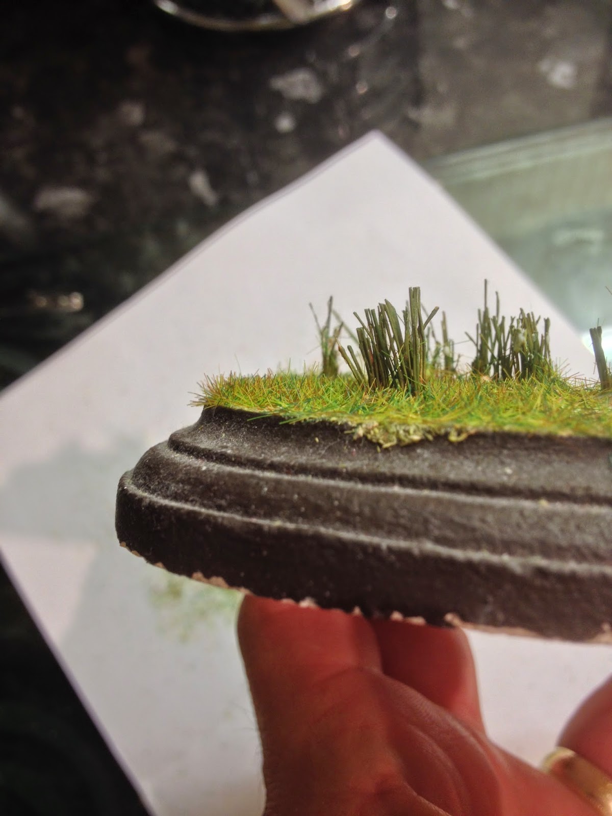Scale Model Workbench: DIY Static Grass Applicator