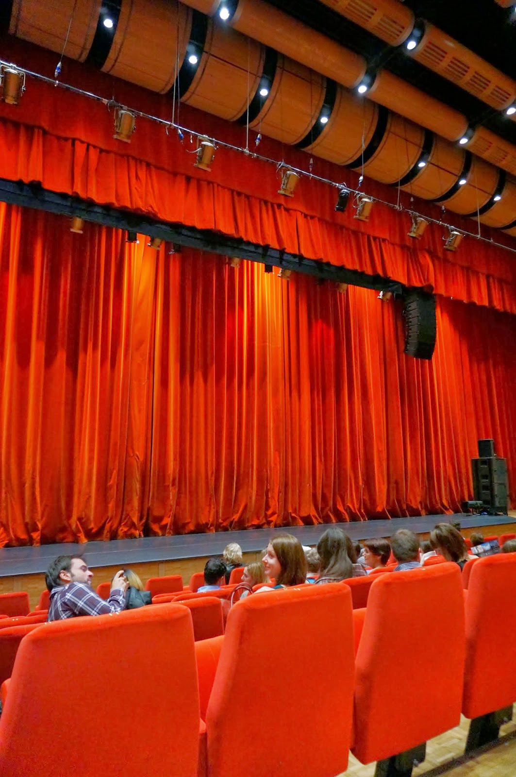Captured Memories: Théâtre du Léman et la Petite Reine