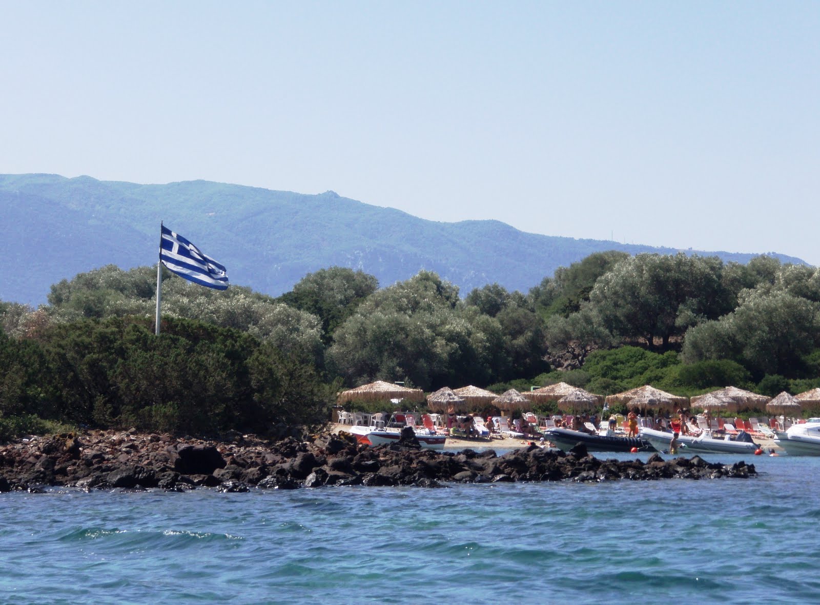 ΑΥΡΑ - ΨΑΡΟΤΑΒΕΡΝΑ - ΕΝΟΙΚΙΑΖΟΜΕΝΑ ΔΩΜΑΤΙΑ: Άγιος Γεώργιος Λιχάδος
