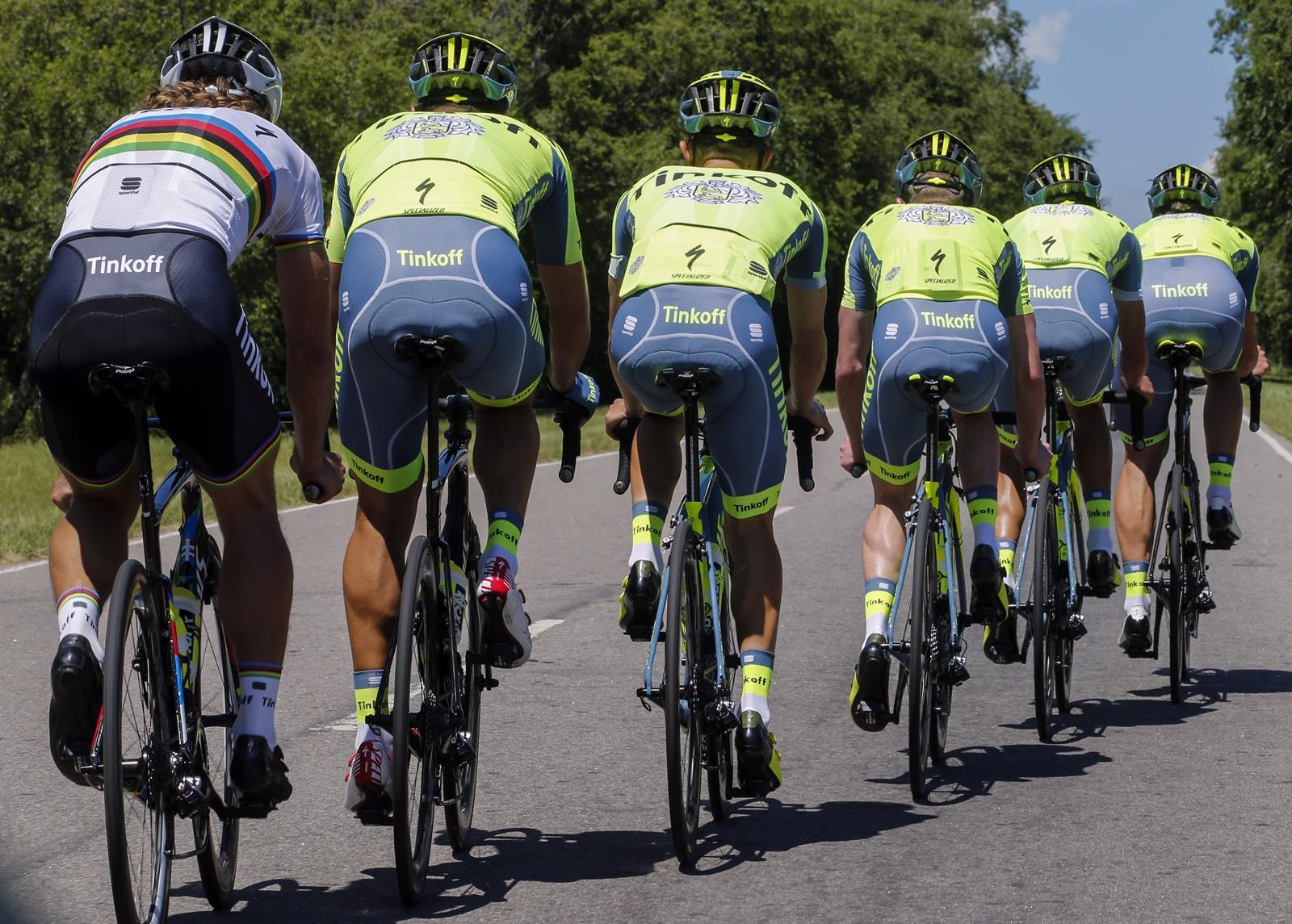 Disponible la nueva equipación del Tinkoff Team de Sportful ~ Ultimate ...