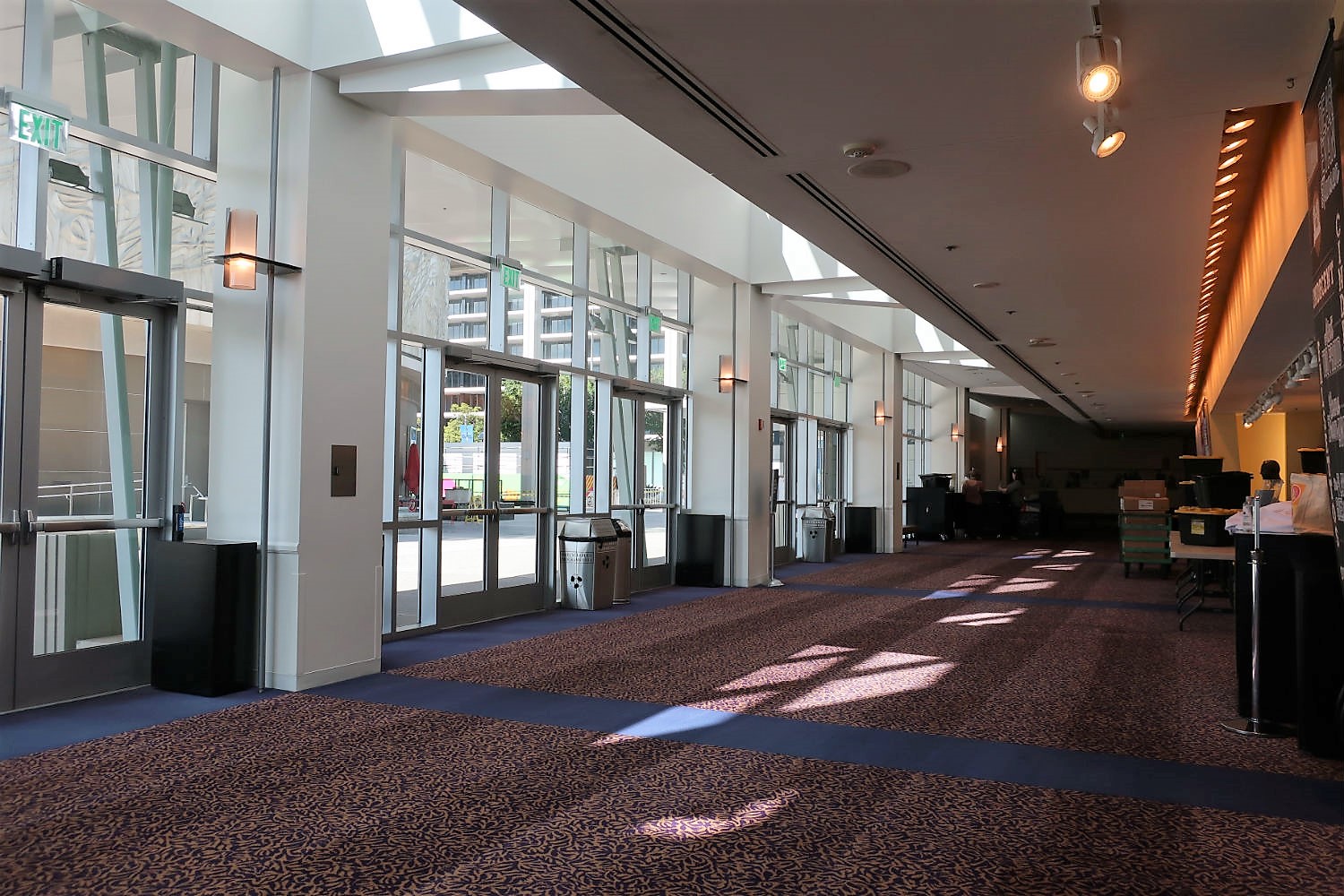 Los Angeles Theatres: Ahmanson Theatre