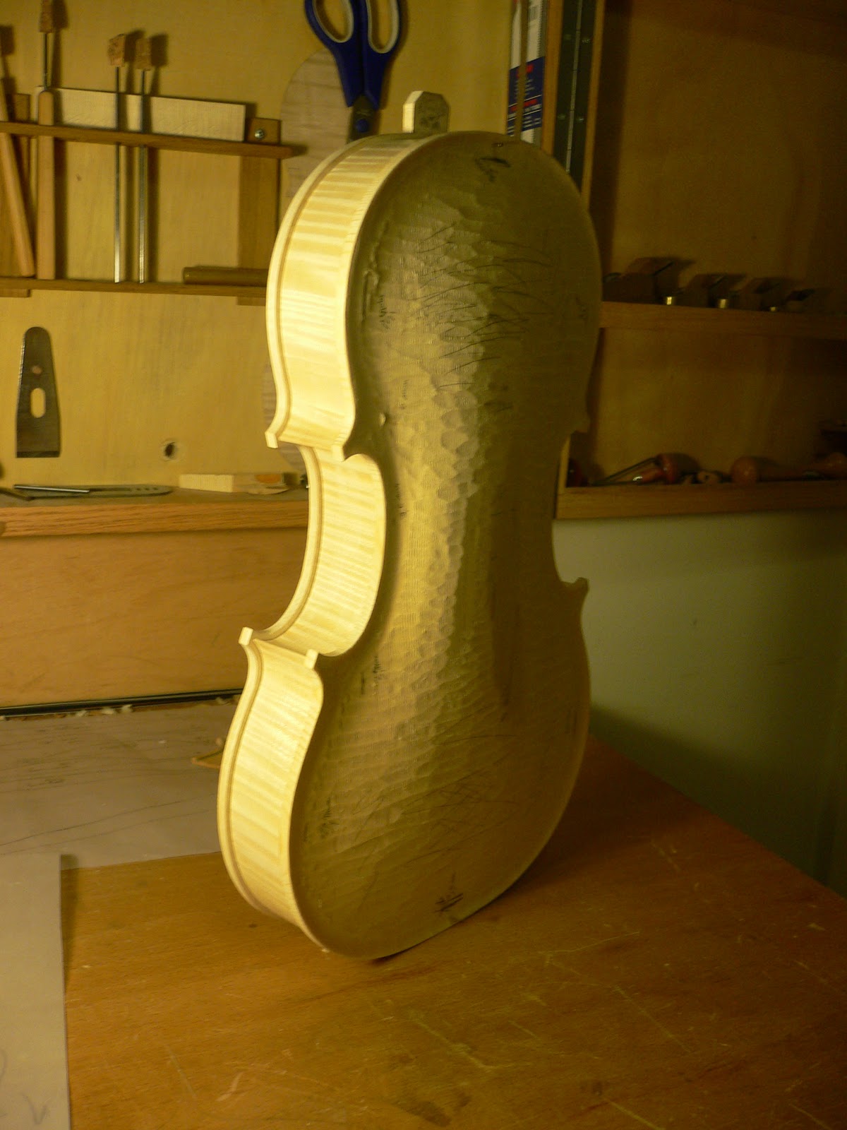 Emilio Kusi crabbé: The making of a viola based on the "Conte Vitale ...
