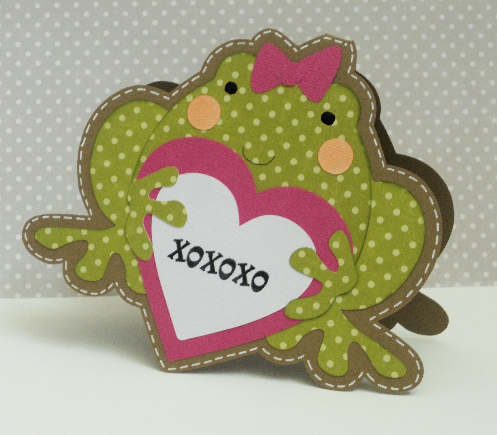 The Glamorous Side of Scrapping: Frog Shape Card