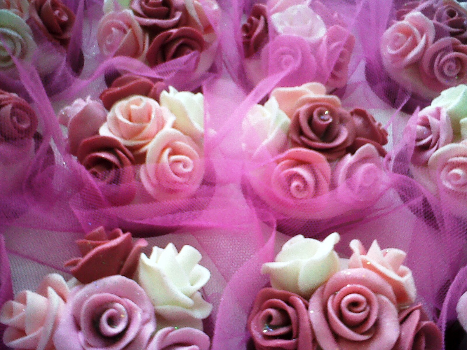 Fadeliciouscakes My Petite Fondant Roses Theme Pink fadeliciouscakes-my-petite-fondant-roses-theme-pink