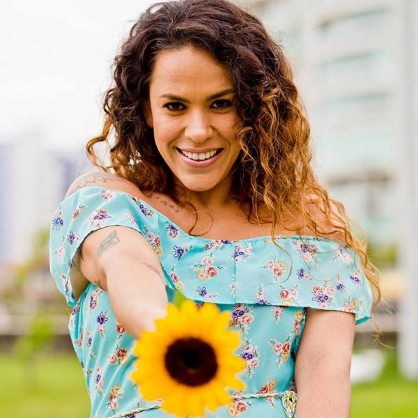 Caraguá On Line: LI MARIA LANÇA ÁLBUM ‘EU TÔ FLORINDO’ NESTA QUINTA ...