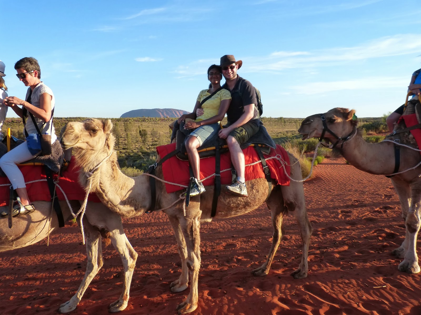 Little Steffi in BIG BIG Australia: Ayers Rock - Camel riding to sunset