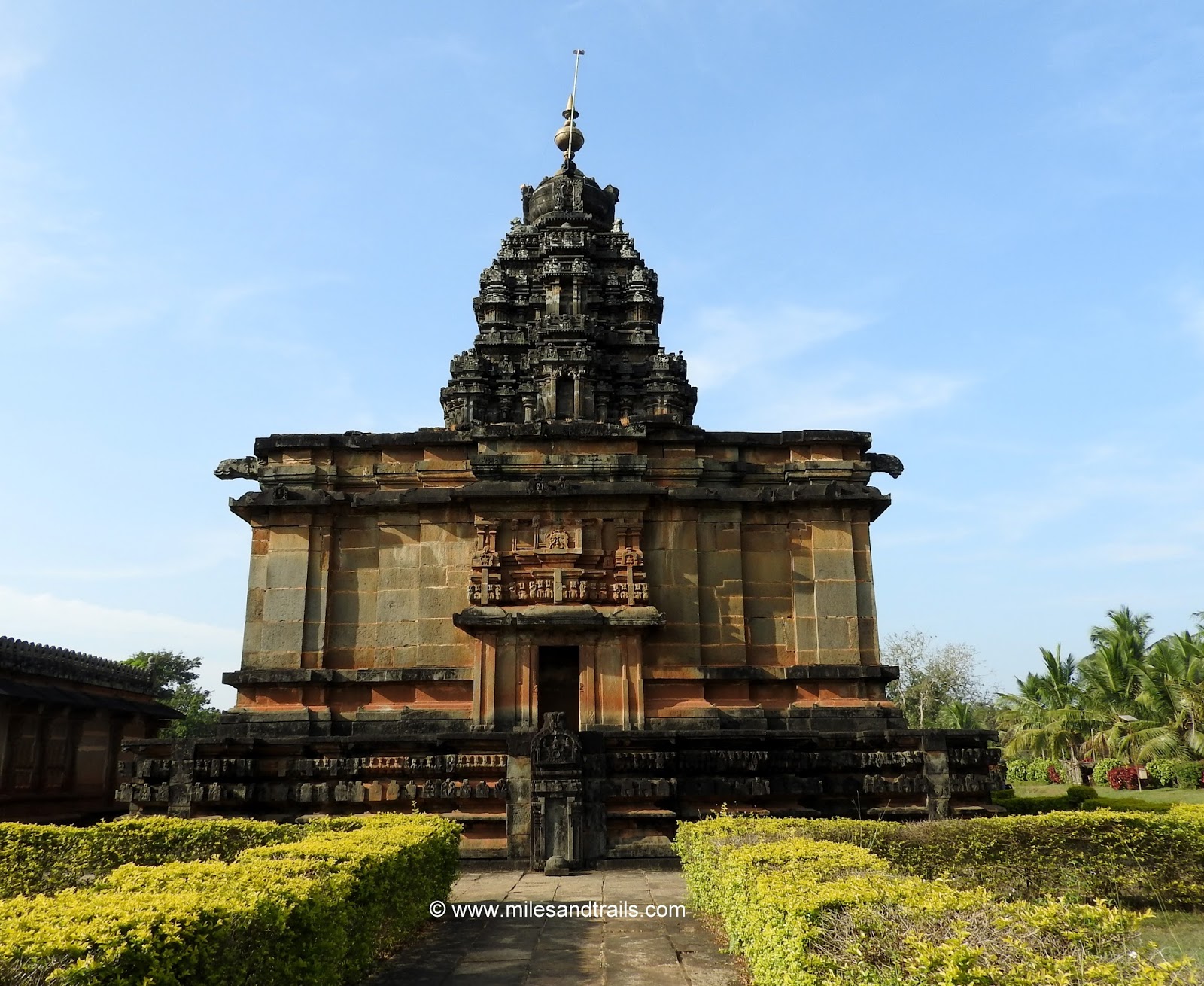 Miles and Trails: Aghoreshwara Temple, Ikkeri