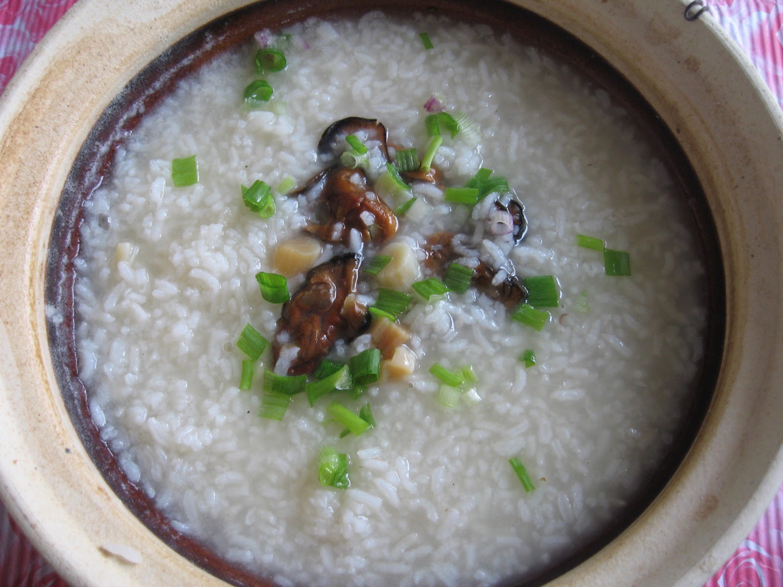 Sumptuous Flavours: Clay-pot Dried Scallop & Dried Oyster Porridge 瓦煲干贝蚝干粥