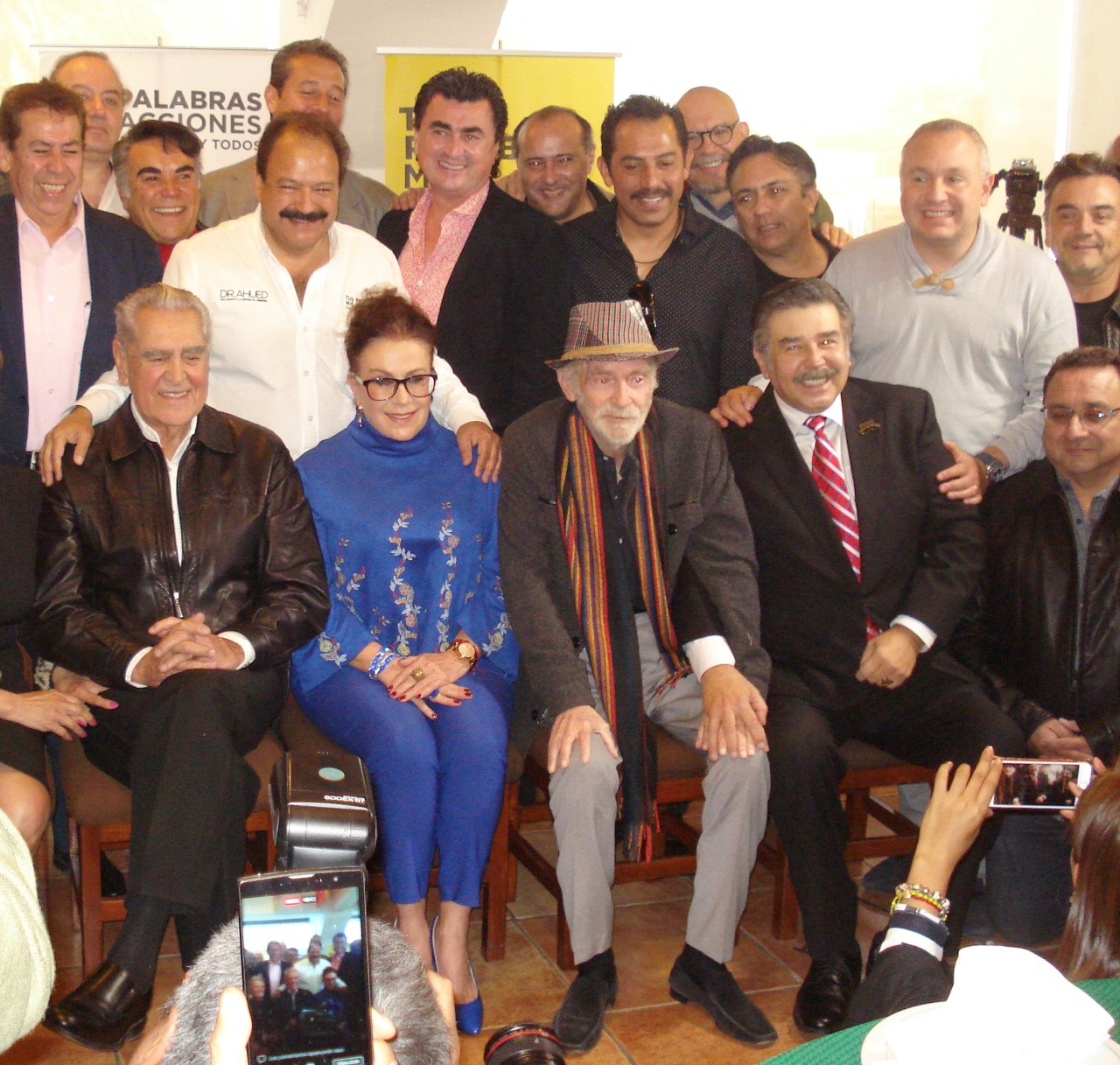 Jorge Ortiz de Pinedo y más celebridades apoyan al Dr Ahued