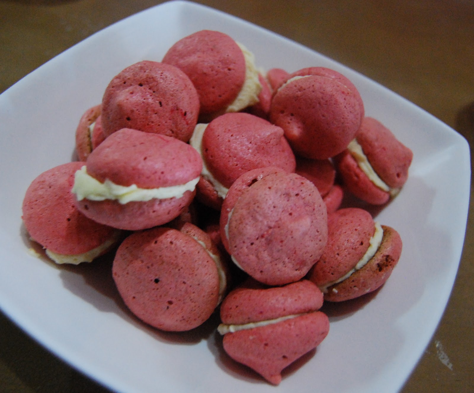 Fizalieta Cakes and Treats: French Strawberries and chocolate Macaroon