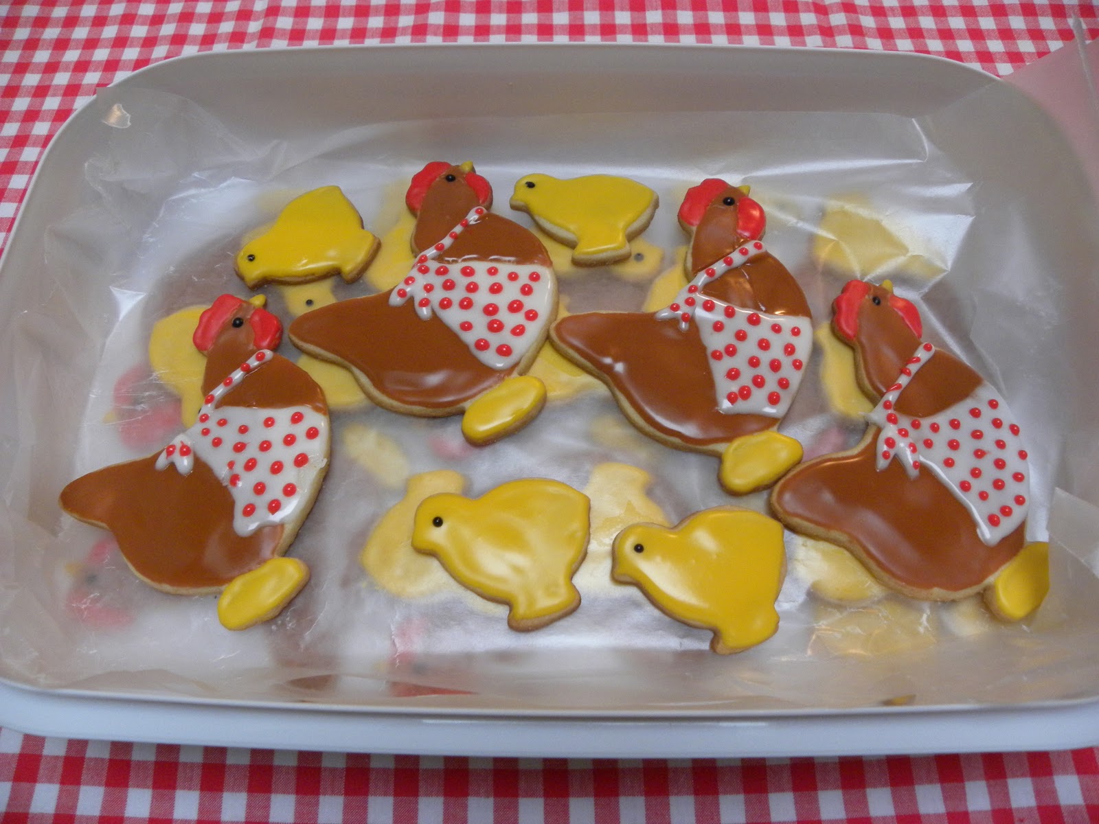 The Little Red Hen At Home: Hens and Chicks