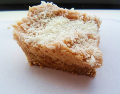 Raw & Lovely: Raw Lemon - Coconut - Banana - Date Bars