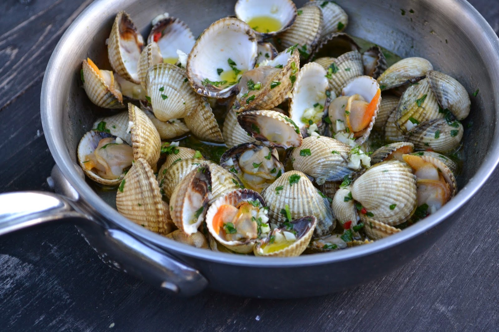 Eet lekker: Kokkels met knoflookolie