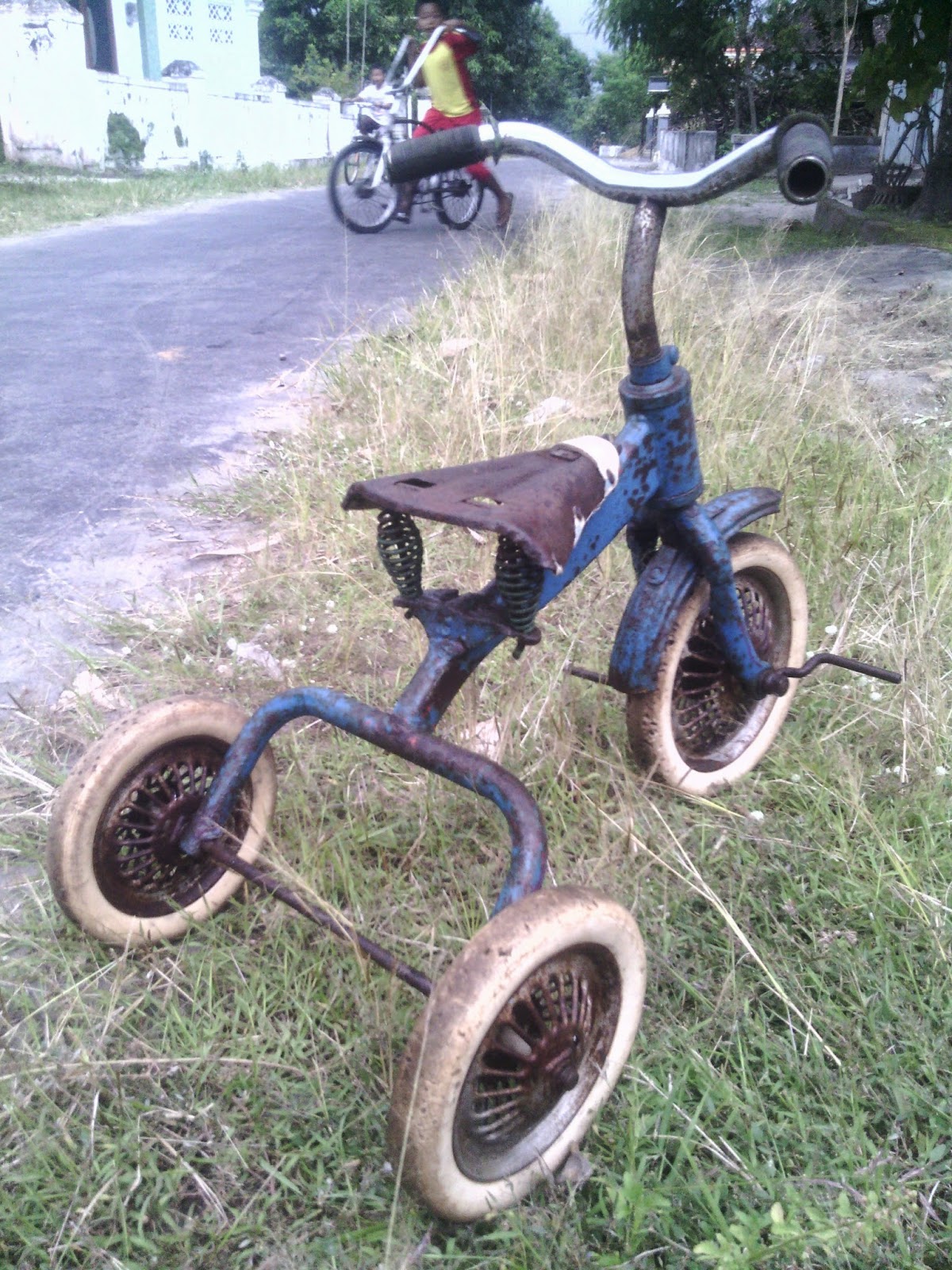 SEPEDA JADUL: sepeda anak roda 3 jadul ( TERJUAL )