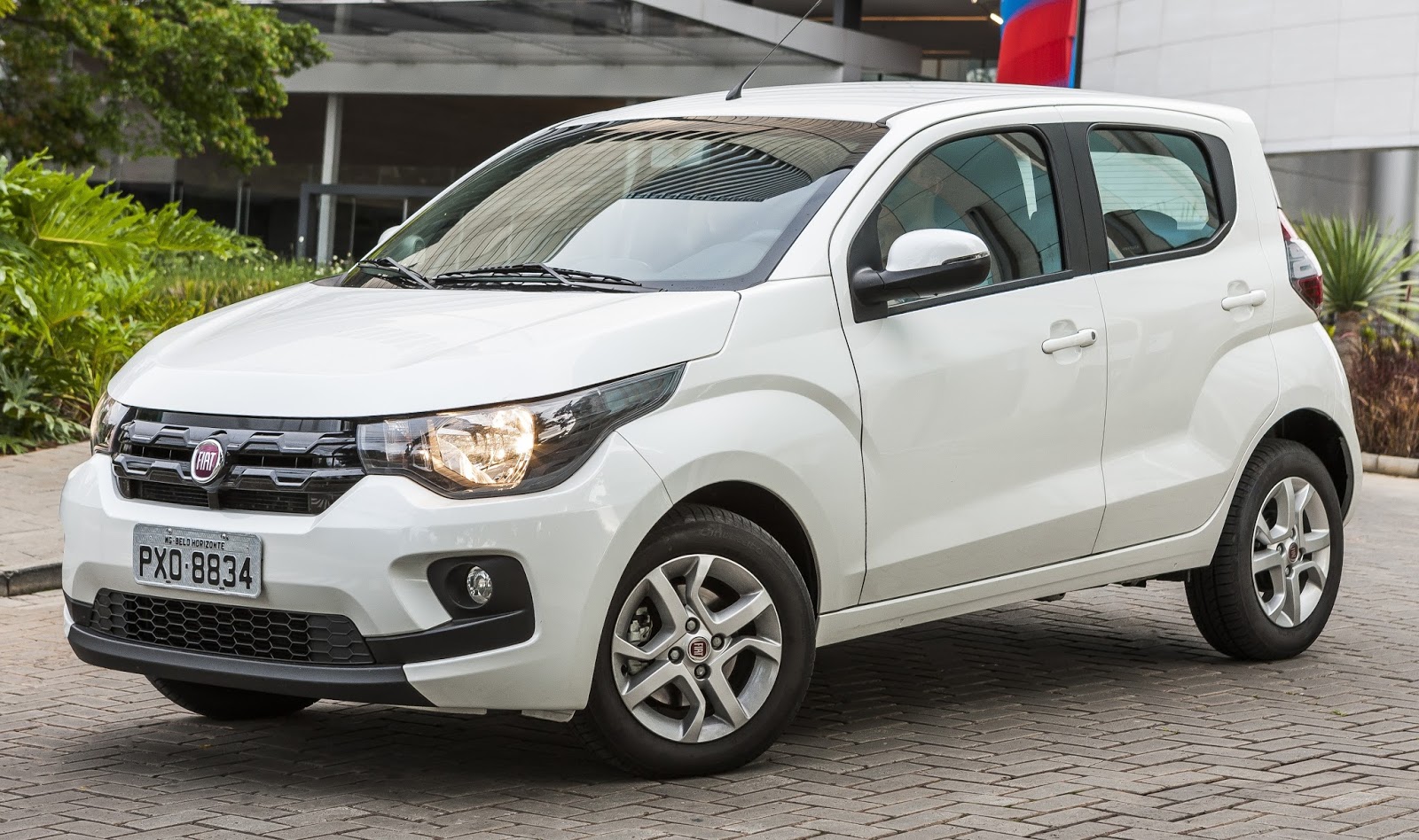 Fiat Mobi estreia linha 2018 e ganha câmbio automatizado GSR