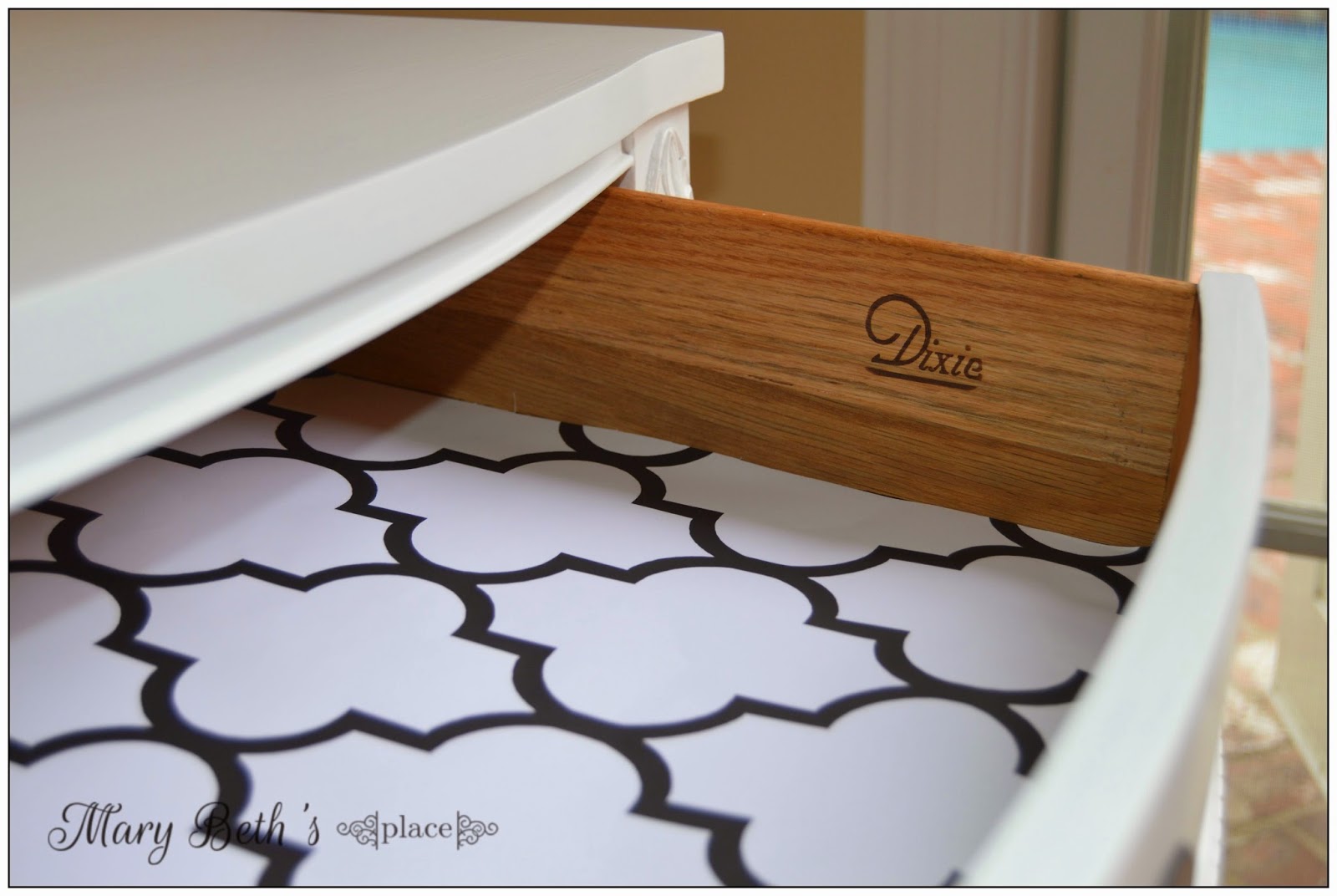 Mary Beth's Place: Pretty Drawers for Dixie