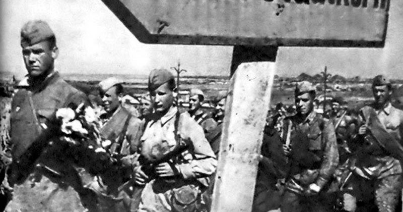 1943. Fireworks and Salutes in Moscow as the Fighting Continues