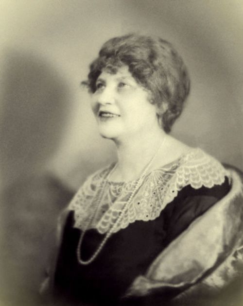 A TRIP DOWN MEMORY LANE: MINNIE MARX AND THE MARX BROTHERS