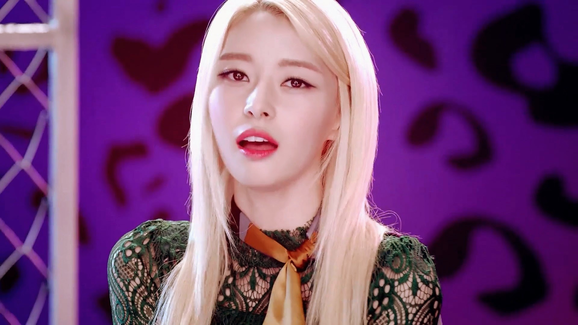 HelloVenus: StickySticky MV +who-is-who | I say myeolchi // k-pop in greek