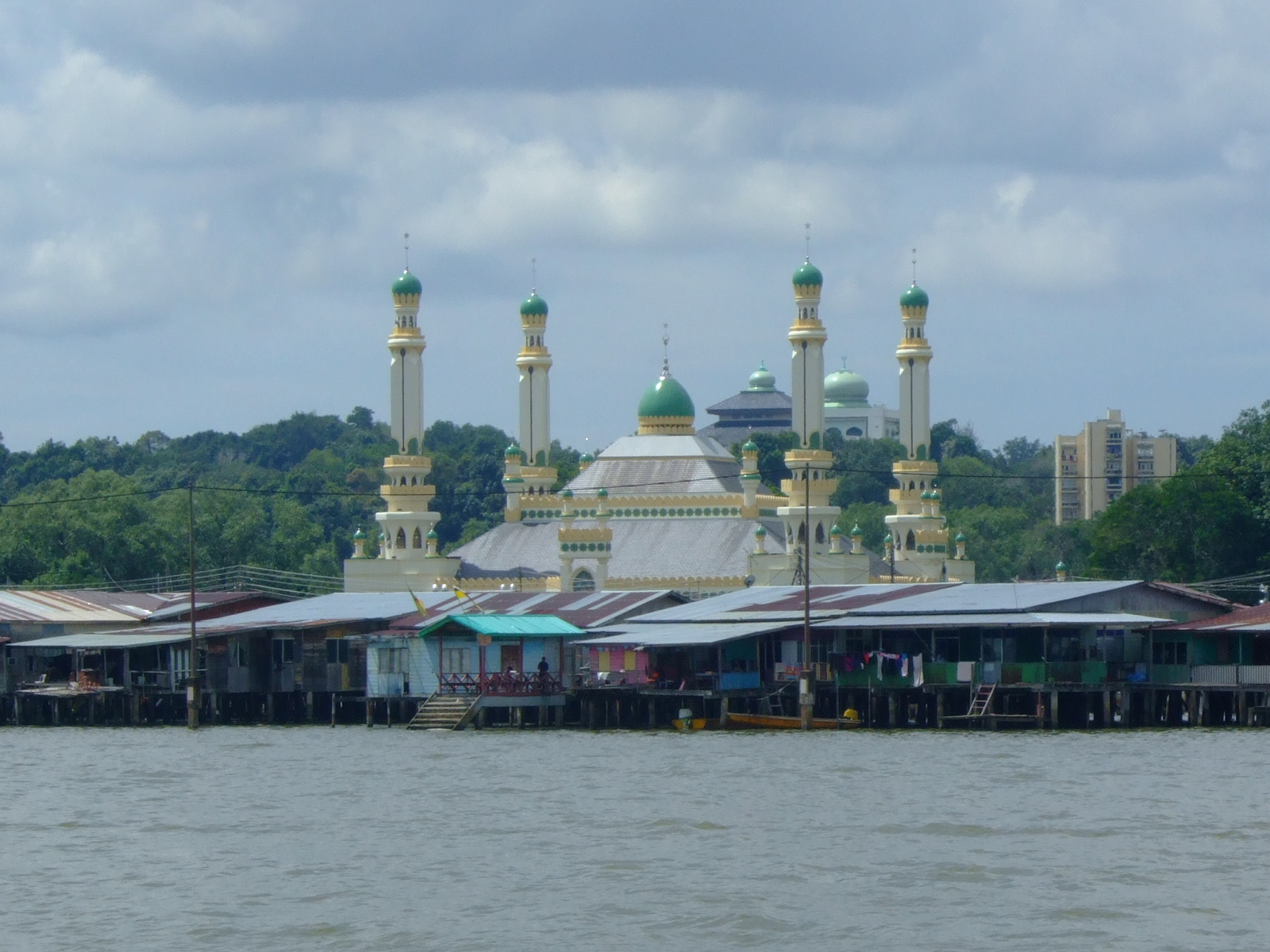 Lumba Perahu Kayuh dan Lumba Perahu "Tambang"