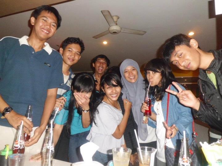 Buka Puasa Bersama Alumni SMP 194 di Pecel Lele Lela | PATRIOTISME ...