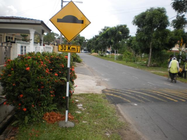 cerita tentang aku: Bonggol Jalan