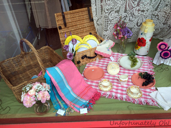Unfortunately Oh!: Vintage Picnic Window Display