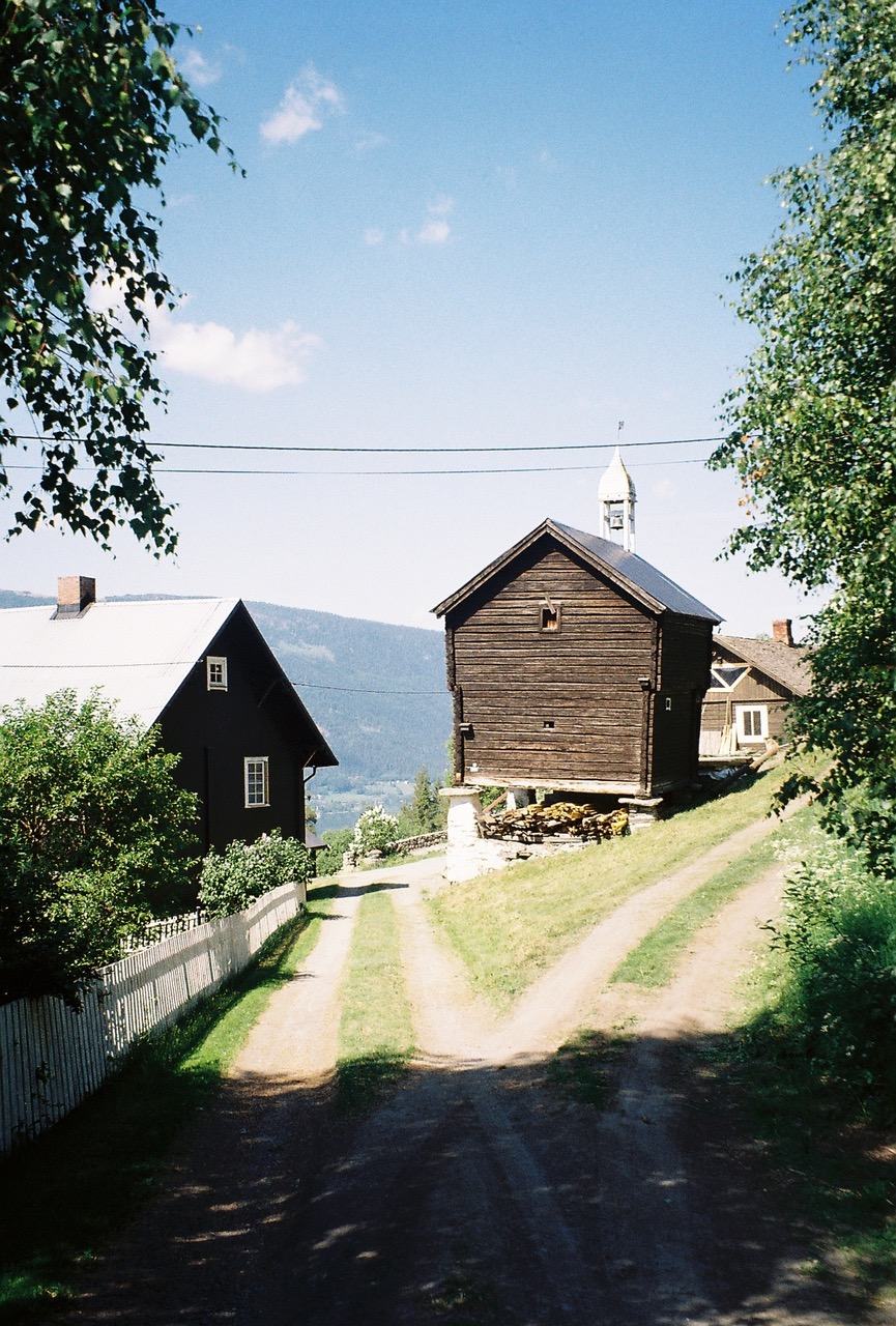 Dissolving Film: "isolation & infinity” by Zelda Solomon