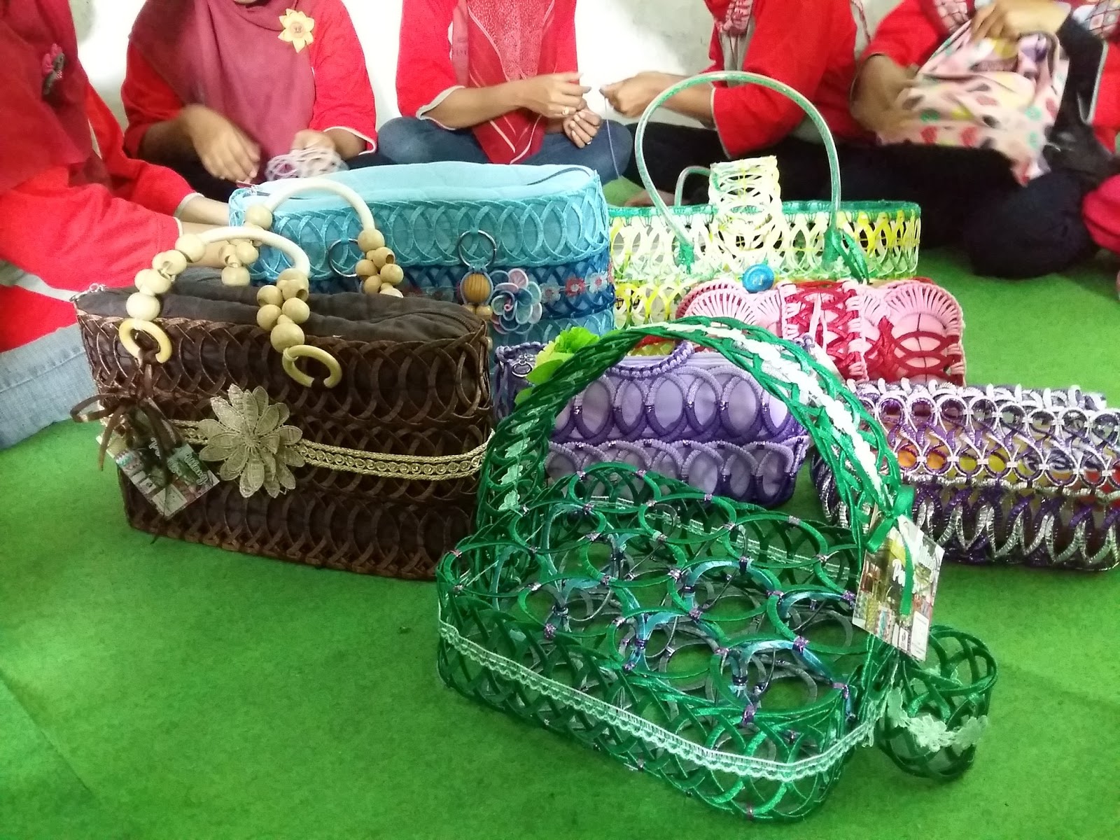 Keren 15 Kerajinan Tas Dari Botol Aqua Gelas