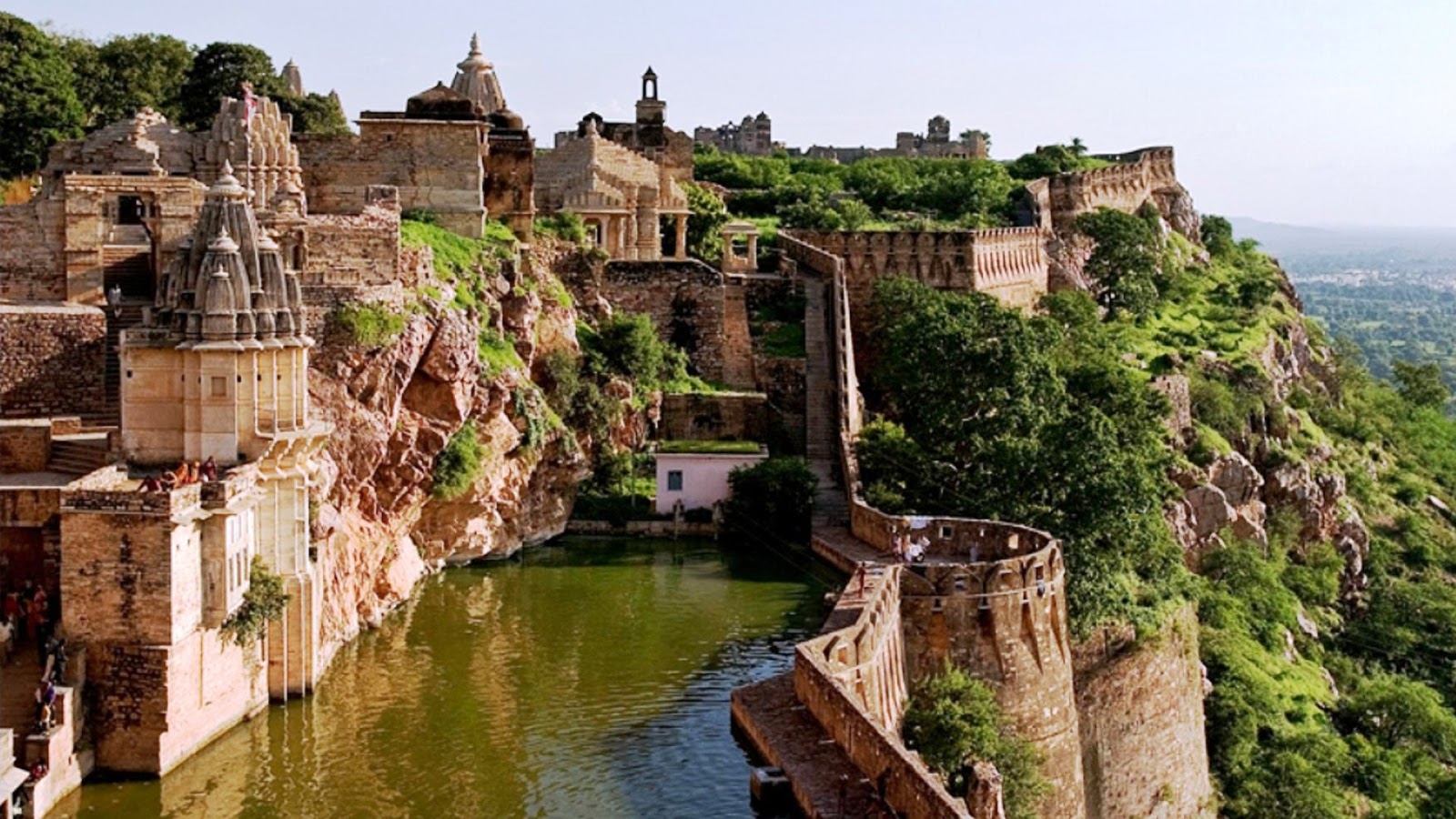 Best Tourist Places: Chittorgarh Fort in Rajasthan
