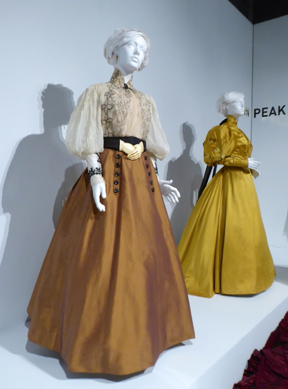 Hollywood Movie Costumes and Props: Crimson Peak's gothic romantic film ...