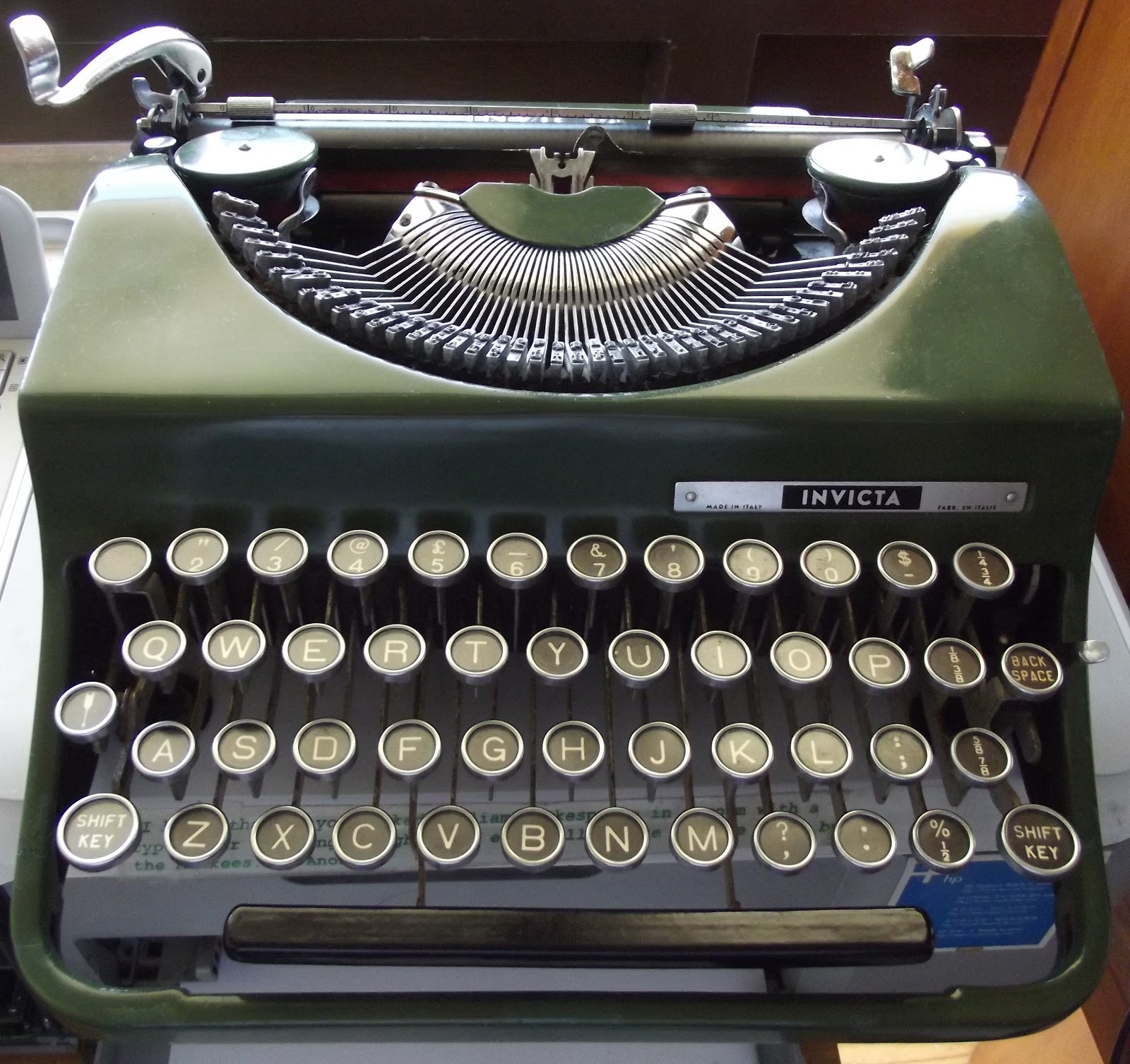 oz.Typewriter: Olive Green (Olivetti) Invicta Portable Typewriter