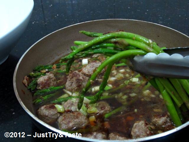Sup Asparagus dengan Bola-Bola Daging | Just Try & Taste