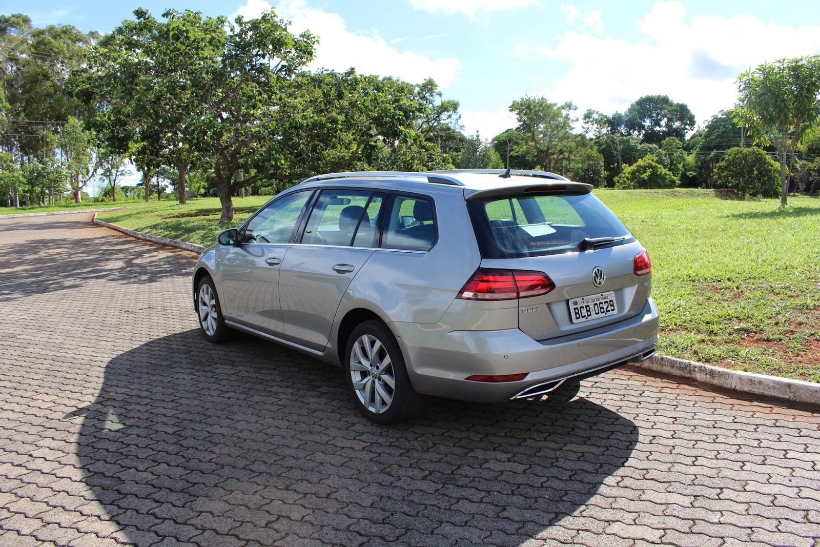 VW Golf Variant Highline 2018: a station premium + acessível