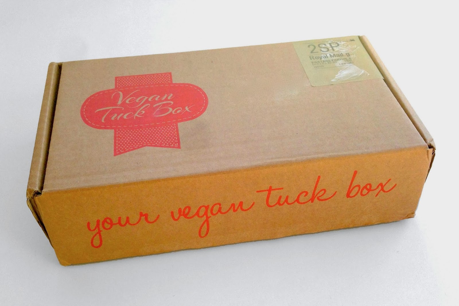 VEGANOO Vegan Reviews: Feature: Vegan Tuck Box