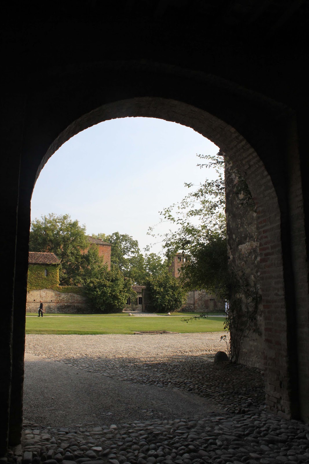 Emilia Misteriosa: MISTERIOSE PRESENZE E SIMBOLI ESOTERICI AL CASTELLO ...