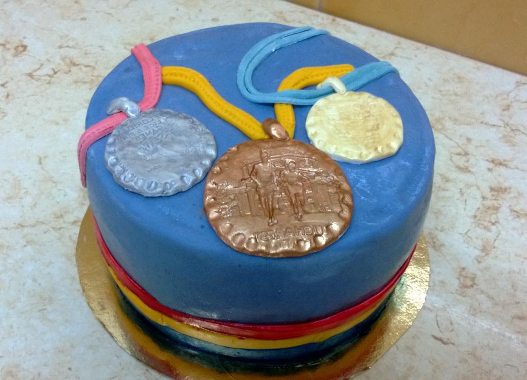 andreea's cakes: Tort cu medalii (Cake with medals)