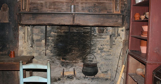 Fireplace design ideas: Colonial fireplaces