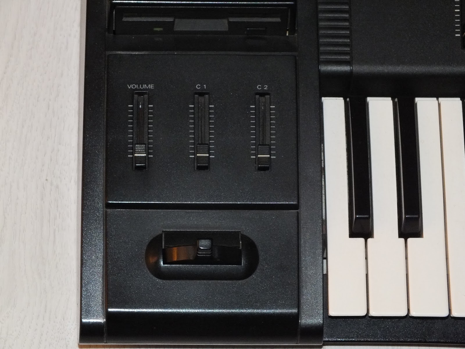 Infrequent Sound [sex.tex] technology: Roland XP-60 Music Workstation ...